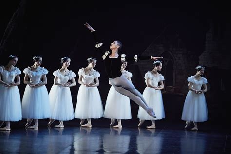 Guillaume Diop Nomm Danseur Toile De Lop Ra National De Paris Sceneweb