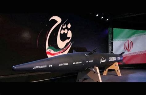 Iran Memperlihatkan Fattah Rudal Balistik Hipersonik Pertamanya Yang