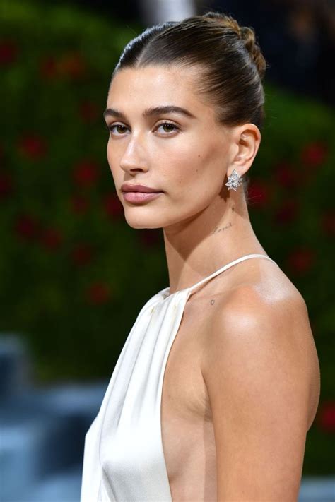 Hailey Bieber At The 2022 Met Gala May 2 2022 Sommer Make Up Looks
