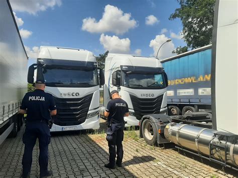 Policjanci odzyskali trzy pożyczone ciężarówki warte około 500 tys zł