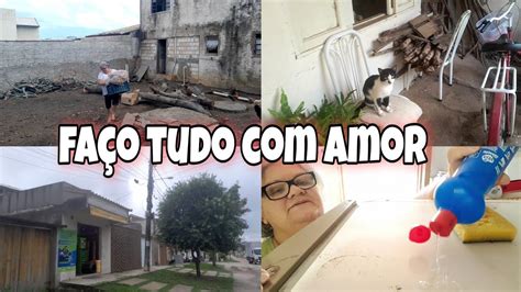 Morando Sozinha Dona De Casa Ama O Que Faz Limpeza Galinhas Ovos