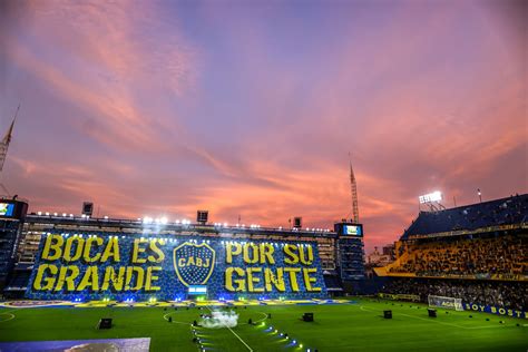 Boca presentó a Edison Cavani con fiesta en la Bombonera Galería
