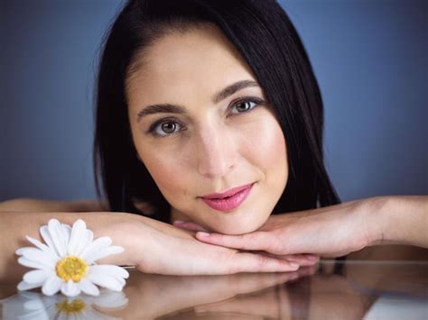Premium Photo Portrait Of Smiling Brunette Woman Looking At Camera