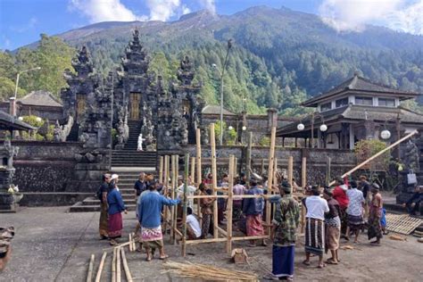 Jalur Pendakian Gunung Agung Dari Pura Pasar Agung Ditutup Dua Bulan