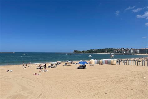 Pays Basque Ouverture de la surveillance d une plage à Saint Jean de Luz