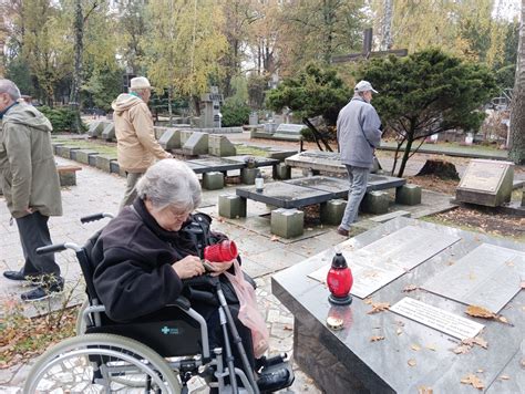 Spacer po Cmentarzu Wojskowym na Powązkach DPS Kombatant