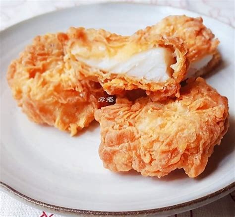 Chiên cá tẩm bột cho bột mì hay bột bắp Muốn cá vàng giòn thơm ngon