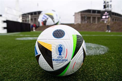 L UEFA dévoile le ballon officiel de l Euro 2024 Flashscore fr