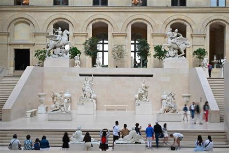 Cumple 230 años el Louvre el museo más famoso del mundo