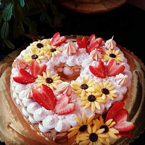 Cream Tart Con Fragole E Girasoli Daniela Cakes