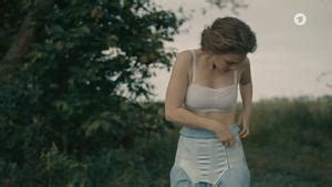 Nina Gummich Nude Celeb Forum