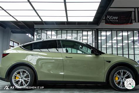 特斯拉Model Y 高亮卡其绿