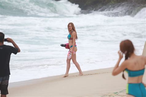 Marina Ruy Barbosa usa biquíni de R 529 durante gravação de