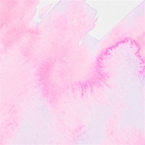 Pincelada aquarela rosa sobre fundo de papel Foto Grátis