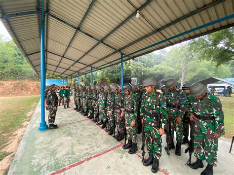 PRAJURIT YONMARHANLAN IV BATAM MEMPERTAJAM KEMAMPUAN MENEMBAK SENJATA