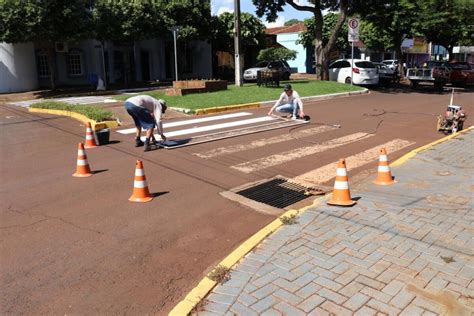 Pato Bragado recebe revitalização da pintura da sinalização viária O