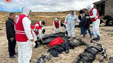 Naufragio Nel Mediterraneo 73 Migranti Morti I Corpi Trascinati Dalle