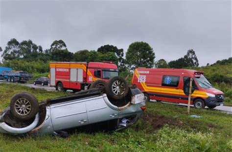 Motorista Fica Ferido Ap S Perder O Controle Do Ve Culo E Capotar Na Br