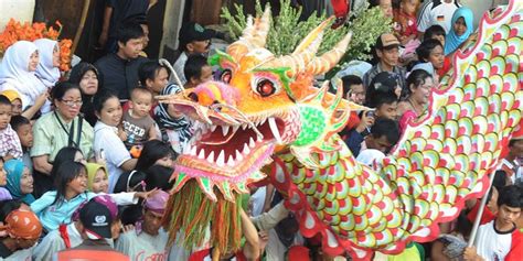 Malam Puncak Cap Go Meh 80 Ribu Warga Tionghoa Serbu Pulau Kemaro