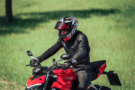 Ducati Streetfighter V Im Power Naked Bike Vergleich