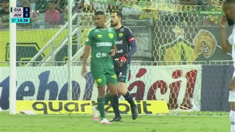 Aos 14 min do 1º tempo finalização certa de Isidro Pitta do Juventude