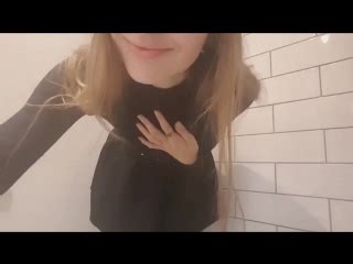 Мастурбирую киску сводной сестры porn video on BrownPorn