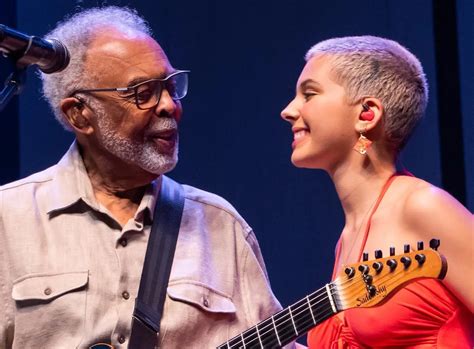 Flor Gil neta de 15 anos de Gilberto Gil é apoiada pela família