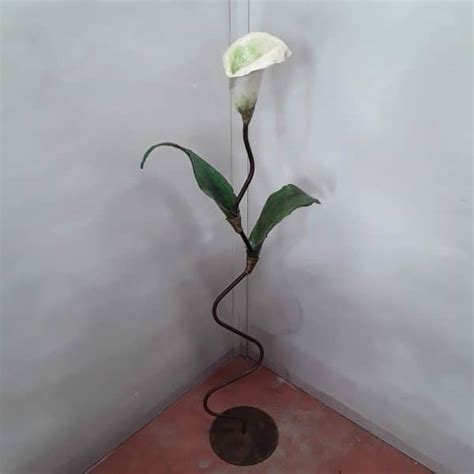 Fiore Decorativo In Ferro E Cartapesta La Pulce Con Il Tarlo