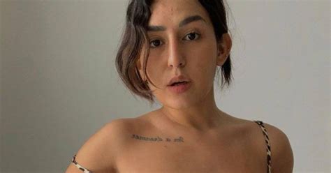 Romina Marcos posa desnuda para revelar que se quitó los implantes tras