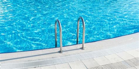O tânără a fost găsită moartă într o piscină Polițiști A intrat în