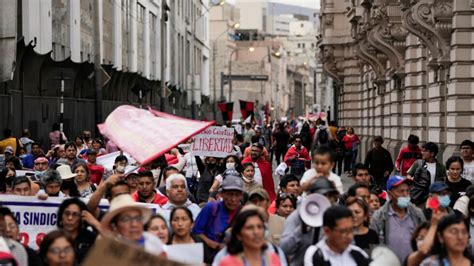 En Perú se reanudan las protestas que piden la dimisión de la