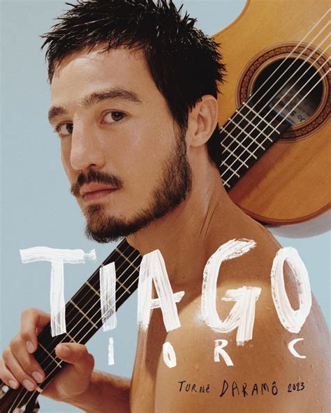 Em nova turnê cantor Tiago Iorc realiza show em SJC
