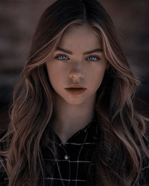 Pin By Sabrina Hemmersbach On Rpg Echt Brown Hair Blue Eyes Girl Female Character Inspiration