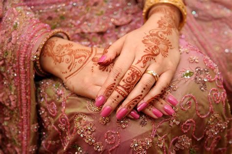 Simple Henna Hand Tattoos