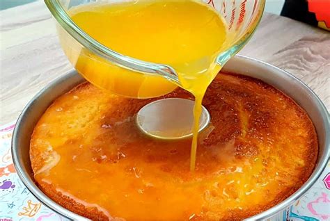 Bolo de laranja bem molhadinho cobertura de suco de laranja prático