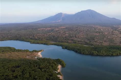 Surga Tersembunyi Di Ujung Pulau Jawa Ini 3 Spot Menarik Di Taman