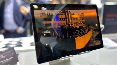 Mwc Ztes Latest Nubia Pad Brings Glass Less D Technology To