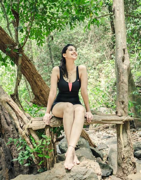 Meenakshi Chaudhary బలక టటఫట డరసల హటకకసతనన