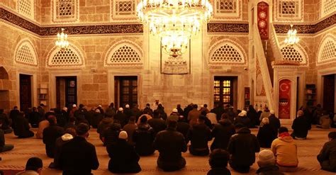 Nafile namazı nedir nasıl kılınır ve kaç rekattır Miraç Kandili