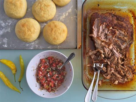 Sanguche De Costillar De Chancho En Pan Amasado Pebre Confieso