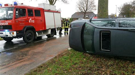 Unfall In Kalkar Frau Prallt Mit Auto Gegen Baum