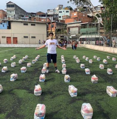 Jovem cria ONG e alimenta mais de 1 300 famílias que moram em favelas