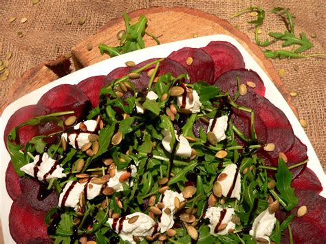 Krulica Miesza Carpaccio z buraków z serem kozim i rukolą