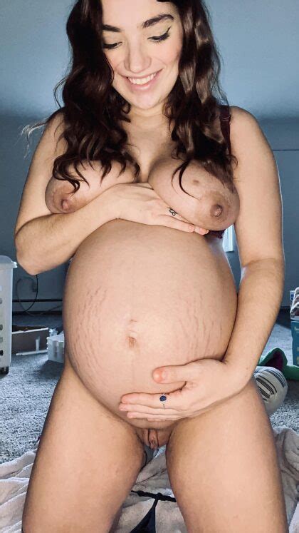 Würdest du Mamas schwangere Muschi ficken und an ihren Titten lutschen