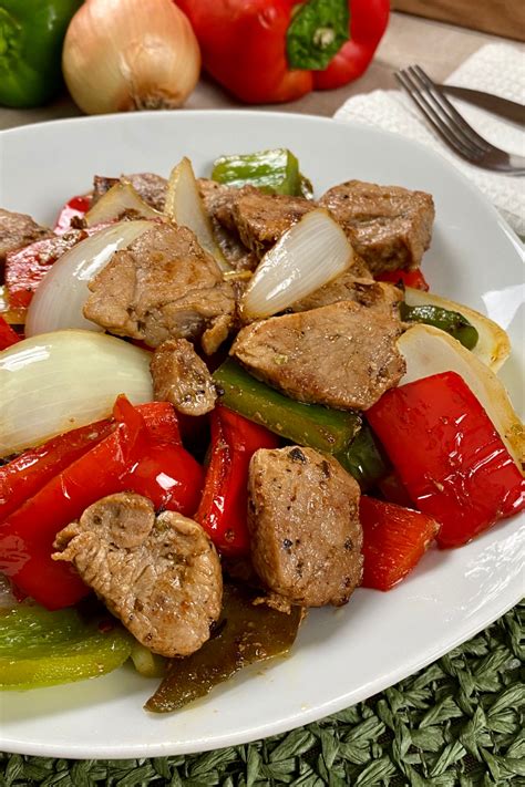 El dia de hoy te enseñaré a preparar un rico salteado de solomillo de