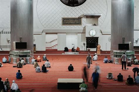 Bacaan Qunut Subuh Arab Latin Lengkap Beserta Artinya Doa Qunut