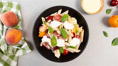 Ensalada de pasta con salsa de melocotón