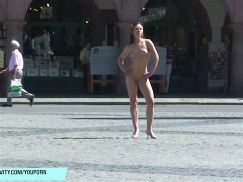 Deutsch Babe Juli Nackt Auf Öffentlichen Straßen Kostenlos im großen