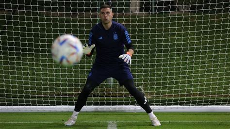 Dibu Martínez dio la nota en la Selección argentina antes de jugar con