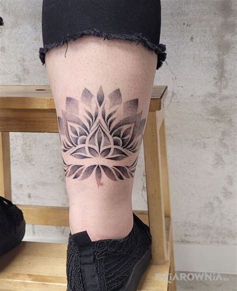 Tatuaż dotwork Autor Speak In Color dziarownia pl